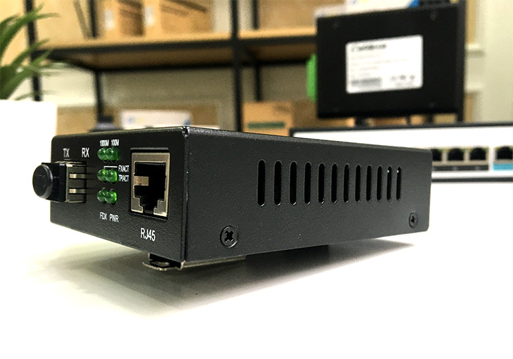 Converter quang 1Gbps 1 port SFP p/n: FMC-100-GE-SFP-CA